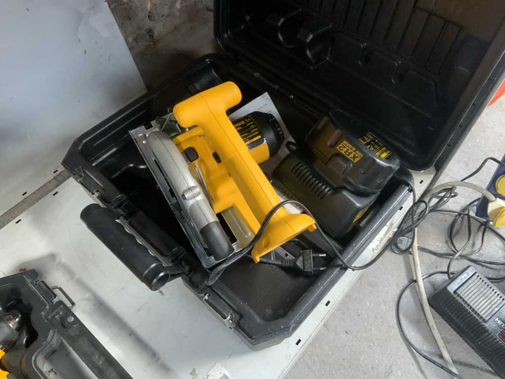 DeWalt DW 936 Circular Saw | Troostwijk Auctions