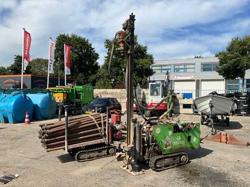 2010 Geotool GTR780 Auger rig with crawler dumper