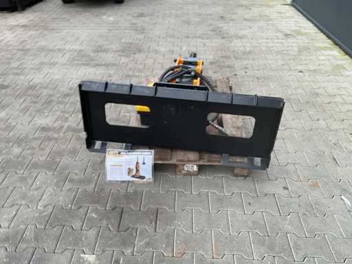 Giyi P680 skid steer breaker Skid Steer Loader | Troostwijk Auctions