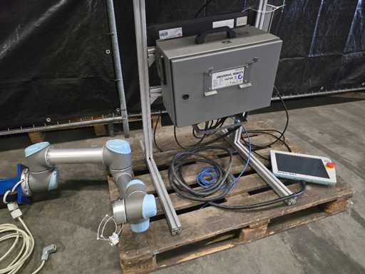 Universal Robots - 2017 - UR5 - Industrieroboter | Surplex