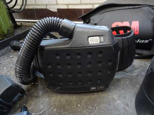 3M - Adflo - Motor-driven breathing system with welding helmet ...