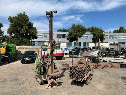 2010 Geotool GTR780 Auger rig with crawler dumper