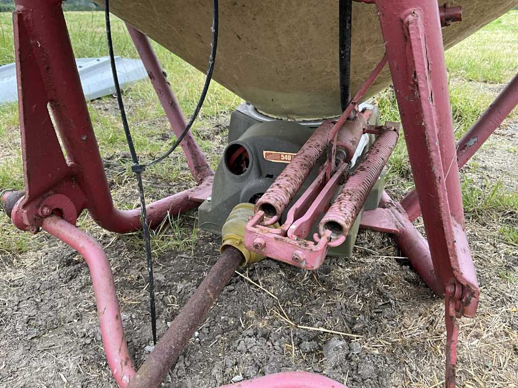 Vicon Mounted Fertilizer Spreader | Troostwijk Auctions
