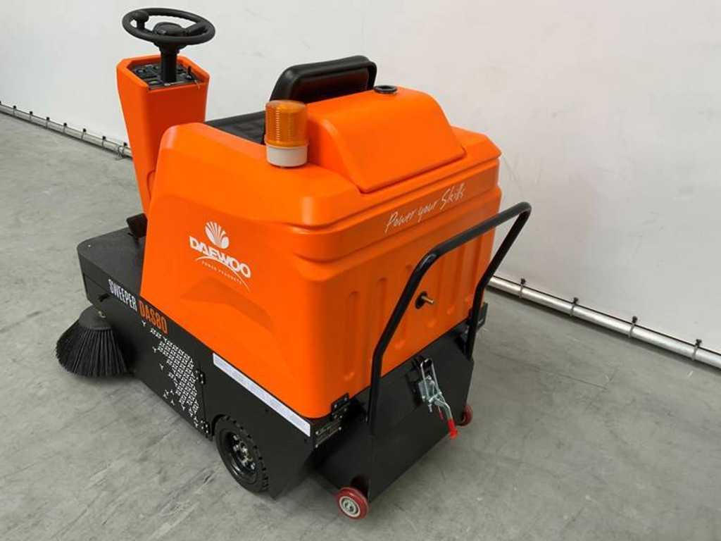 Sweepers, self-propelled | Troostwijk Auctions