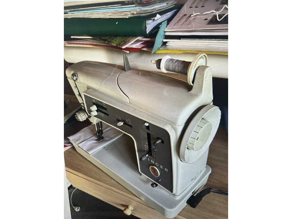 Sewing Machine Singer 611G | Troostwijk Auctions