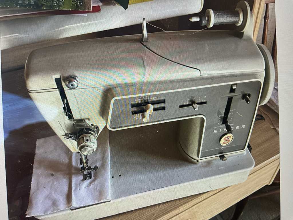 Sewing Machine Singer 611G | Troostwijk Auctions