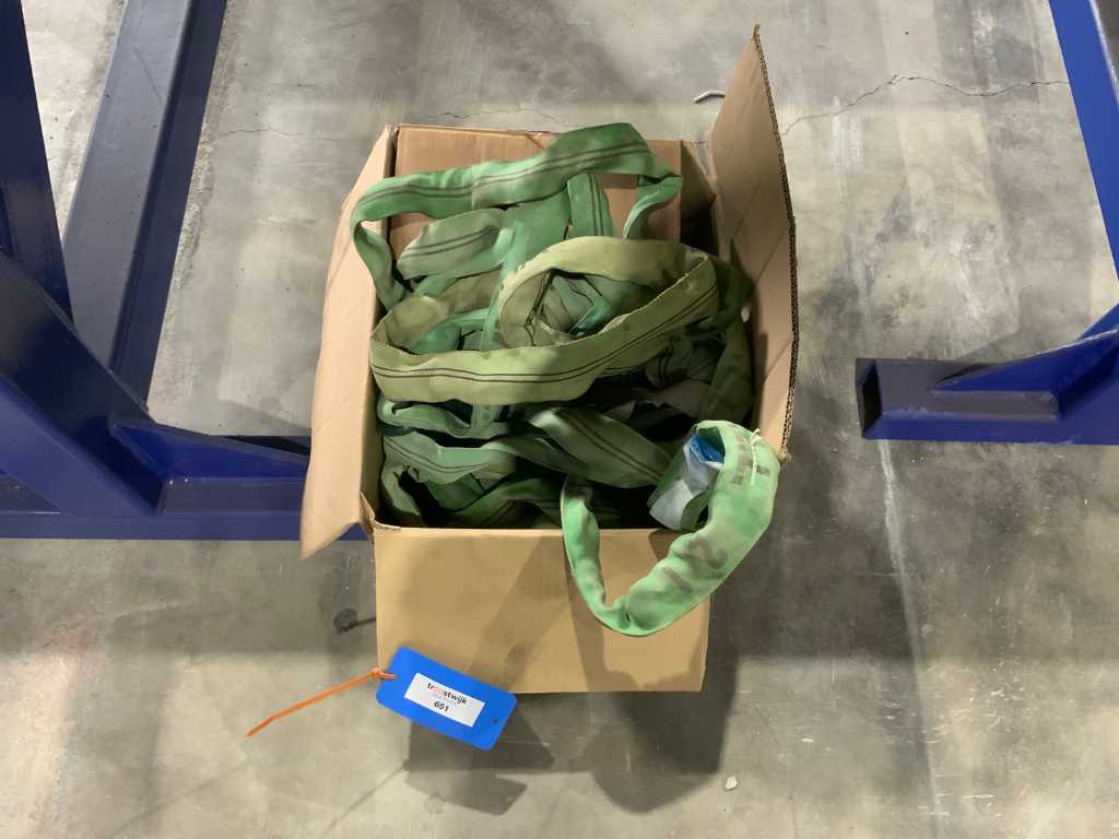 Box with polyester lifting slings | Troostwijk Auctions