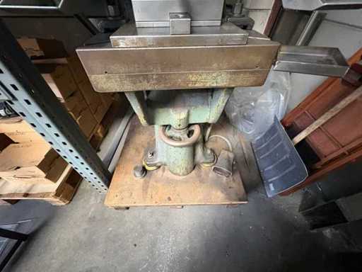 324787 E. Beutler A.G. Maschinenfabrik 12/1 Punching Press