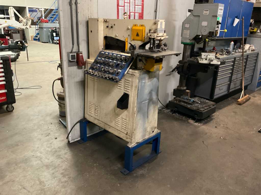 Geka Microcrop Ponsmachine | Troostwijk Auctions