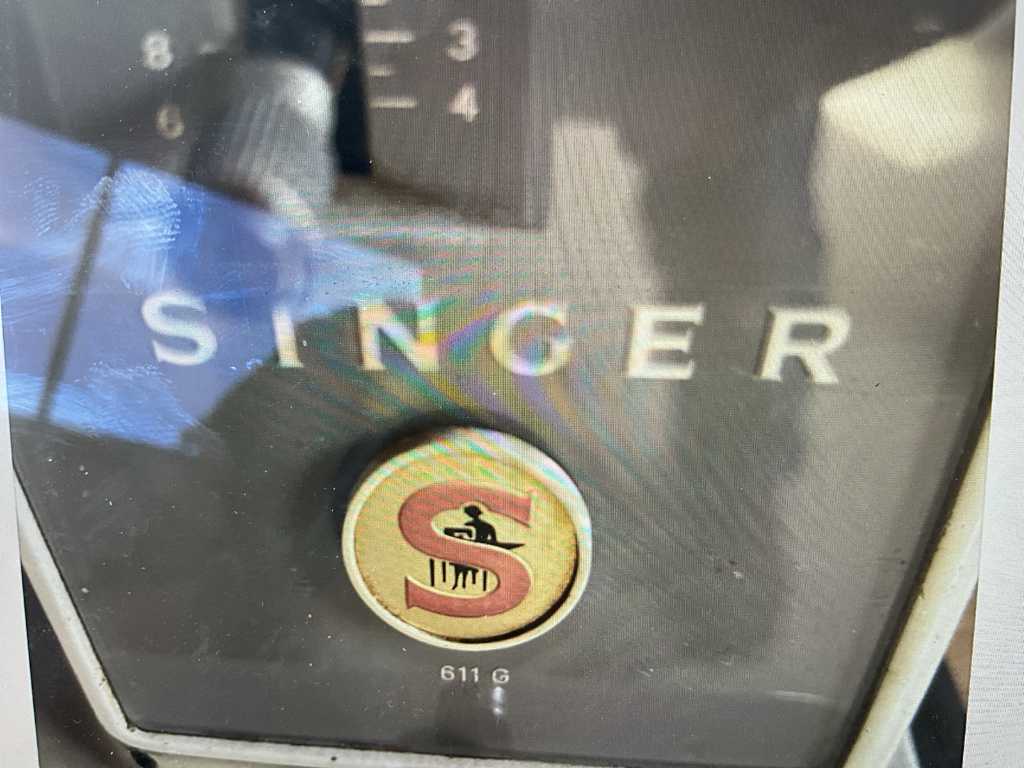 Sewing Machine Singer 611G | Troostwijk Auctions