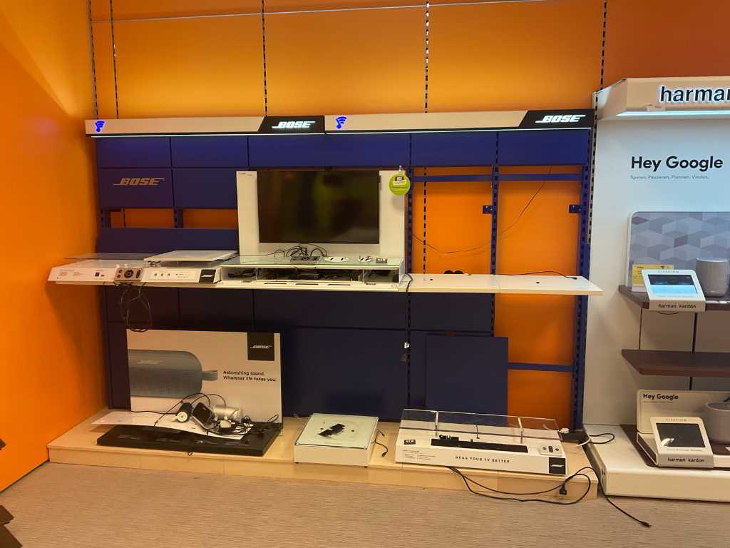 Bose Demo Store Display | Troostwijk Auctions
